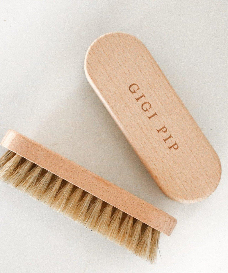 Gigi Pip Handheld Hat Brush