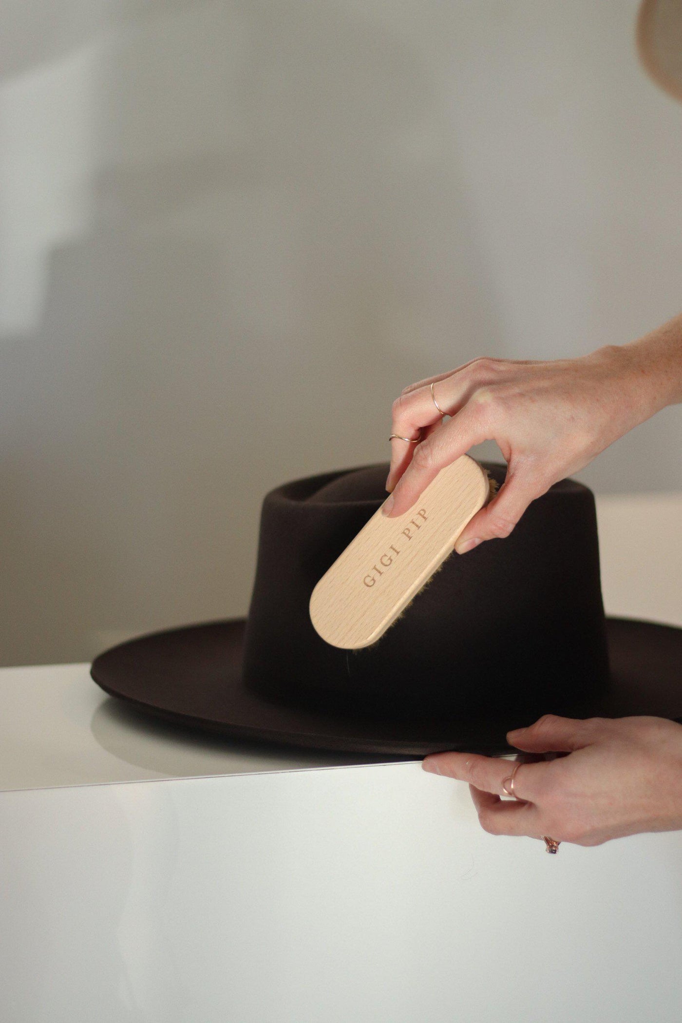 Gigi Pip Handheld Hat Brush